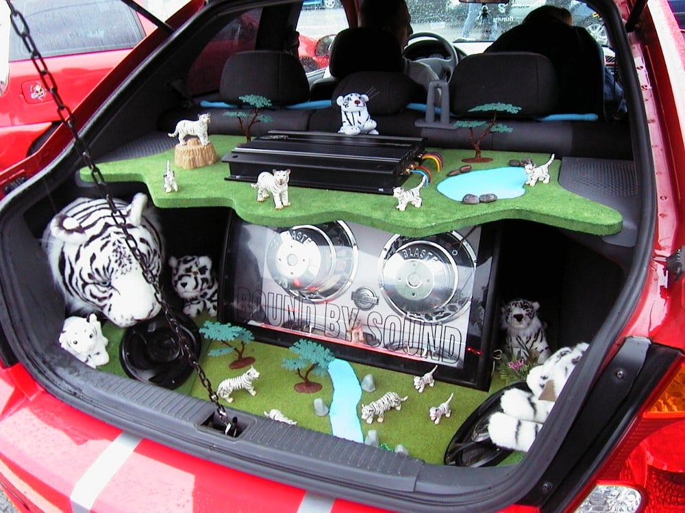 Tuning Monster Truck Salon. – Subtlety.be